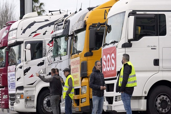 Los Transportistas Autónomos Convocan Una Nueva Huelga Indefinida A